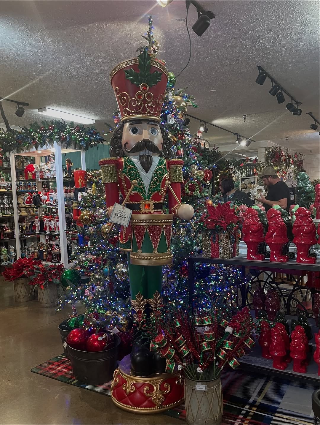 Guide To The Incredible Christmas Place In Pigeon Forge TN Near Gatlinburg