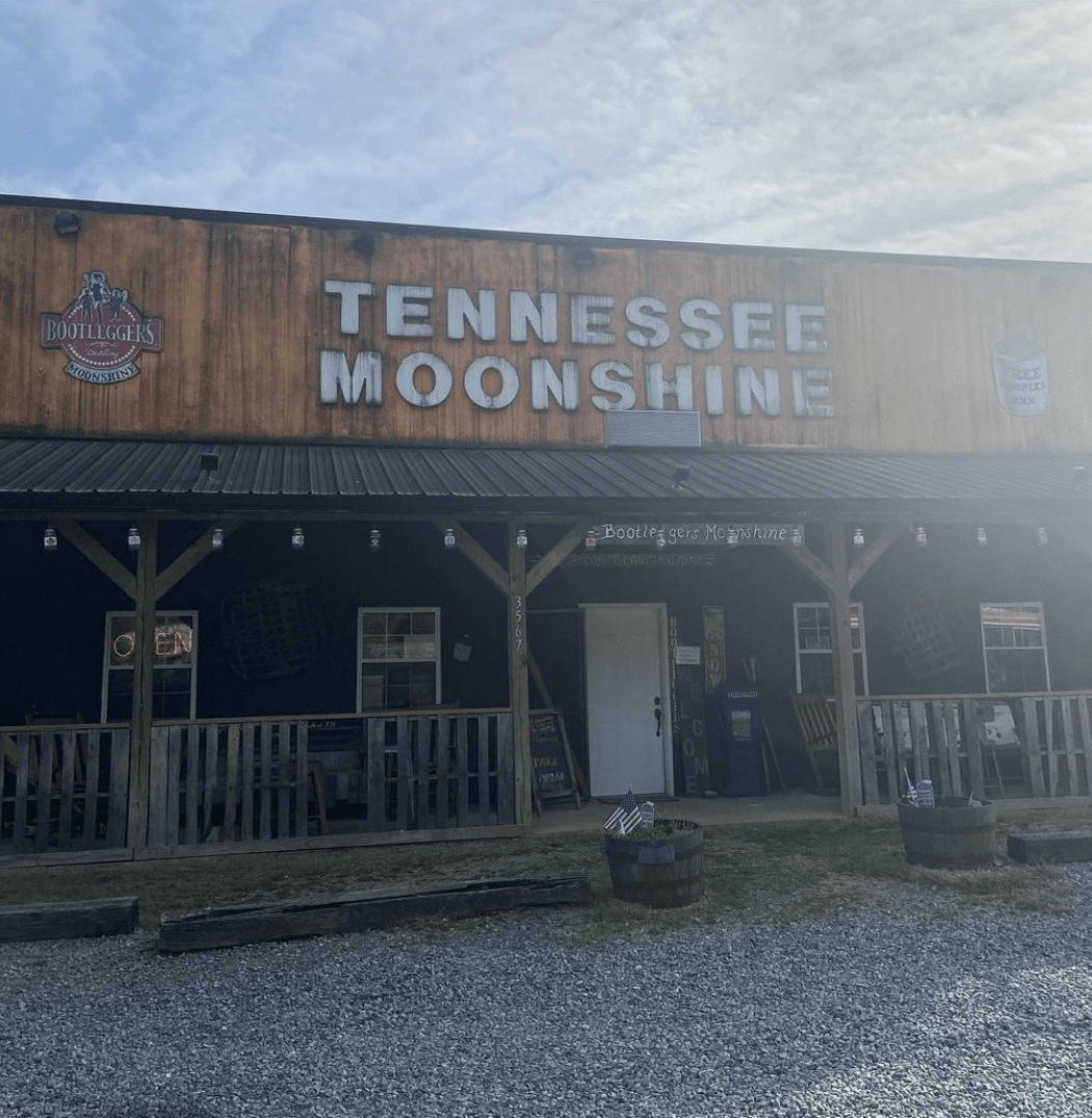 7 Best Smoky Mountain Moonshine Distillery Tasting & Tours In Tennessee