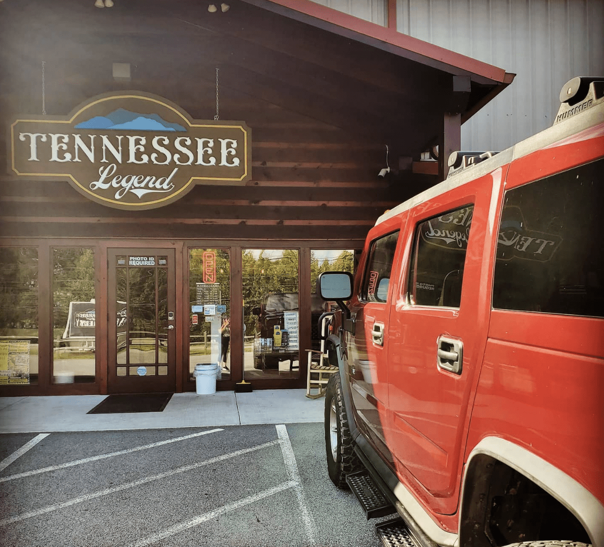 7 Best Smoky Mountain Moonshine Distillery Tasting & Tours In Tennessee