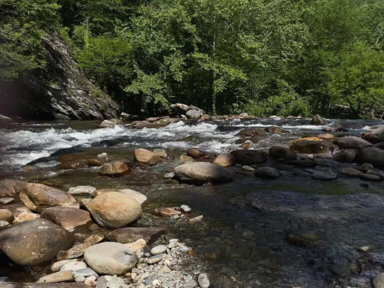 8 Hidden Gems In The Smoky Mountains Only Locals Know About